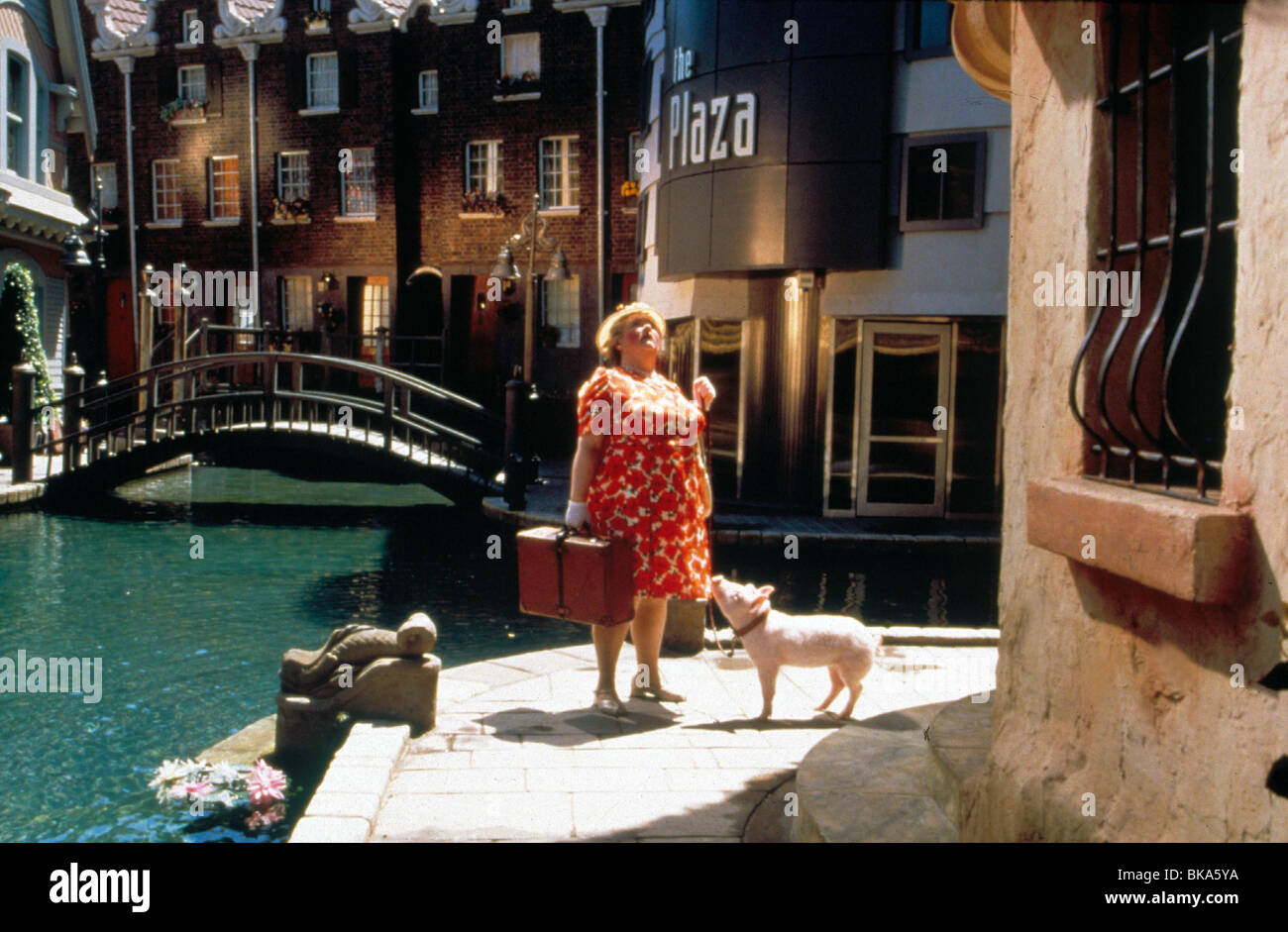 BABE : PIG IN THE CITY -1998 Stock Photo - Alamy