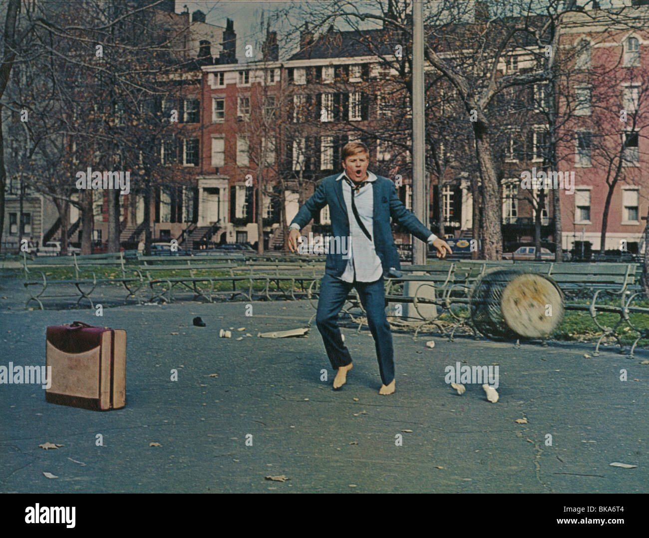 BAREFOOT IN THE PARK (1967) ROBERT REDFORD BFPK 002FOH Stock Photo - Alamy