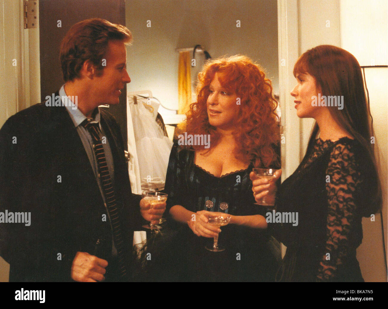 Bette midler beaches 1988 hi-res stock photography and images - Alamy