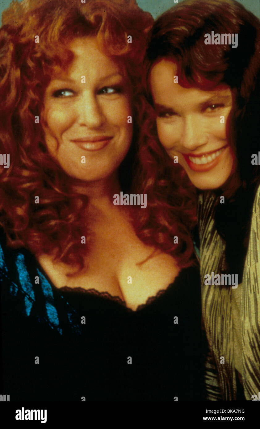 BEACHES (1988) BETTE MIDLER, BARBARA HERSHEY BCHS 040 Stock Photo - Alamy