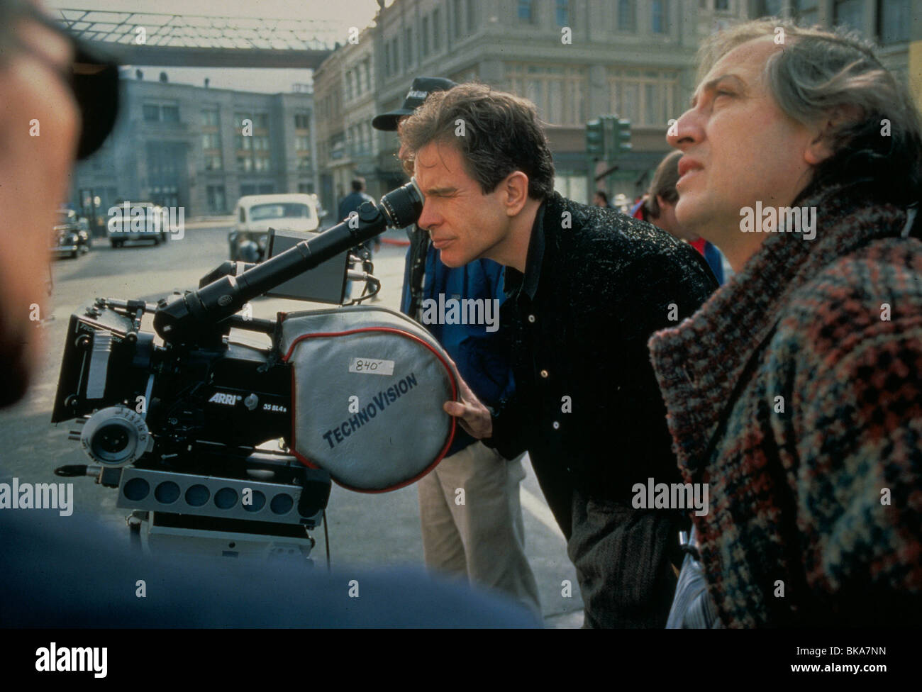 WARREN BEATTY (DIR) O/S 'DICK TRACY' (1990) WRBT 001 Stock Photo - Alamy