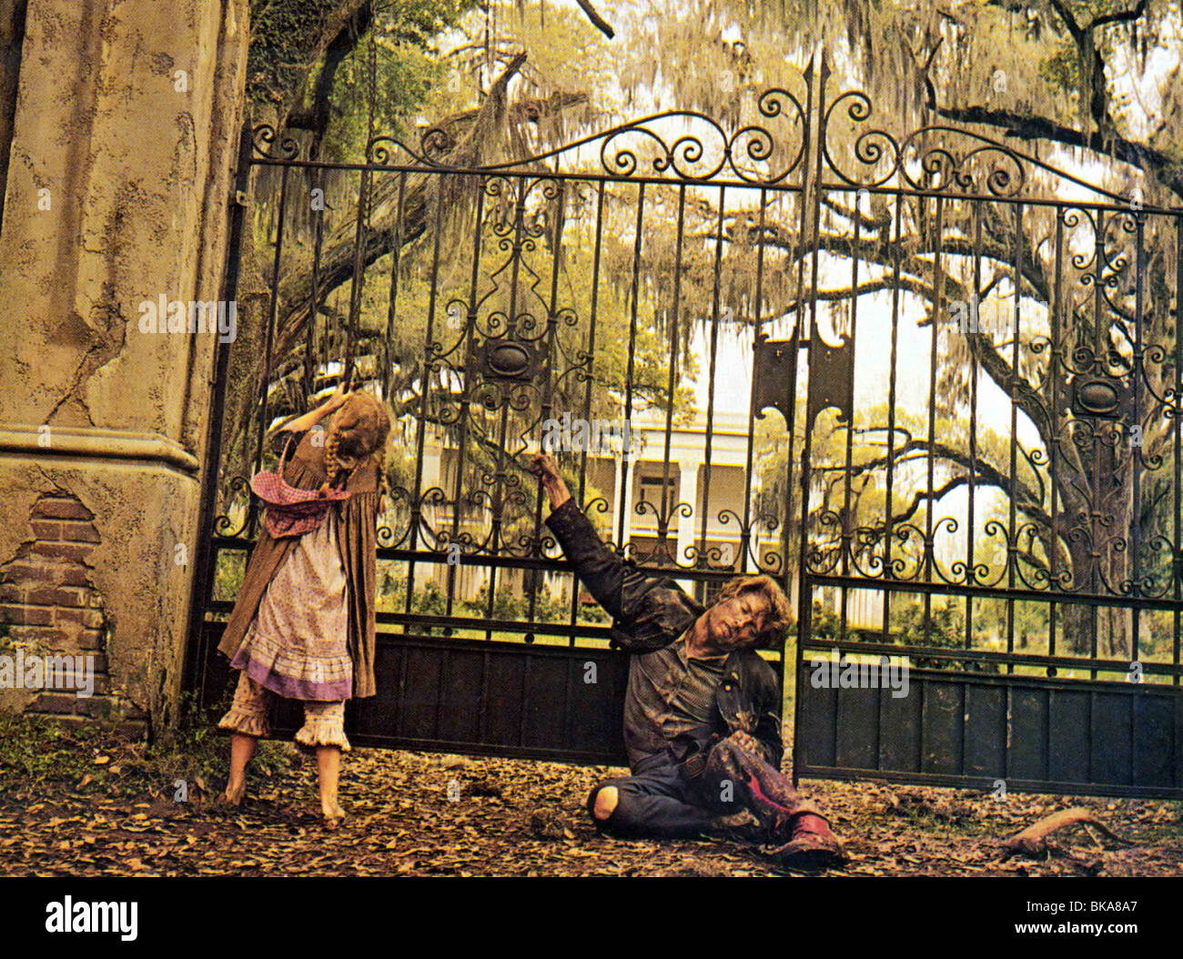 THE BEGUILED (1971) PAMELYN FERDIN, CLINT EASTWOOD BEGL 003FOH Stock ...