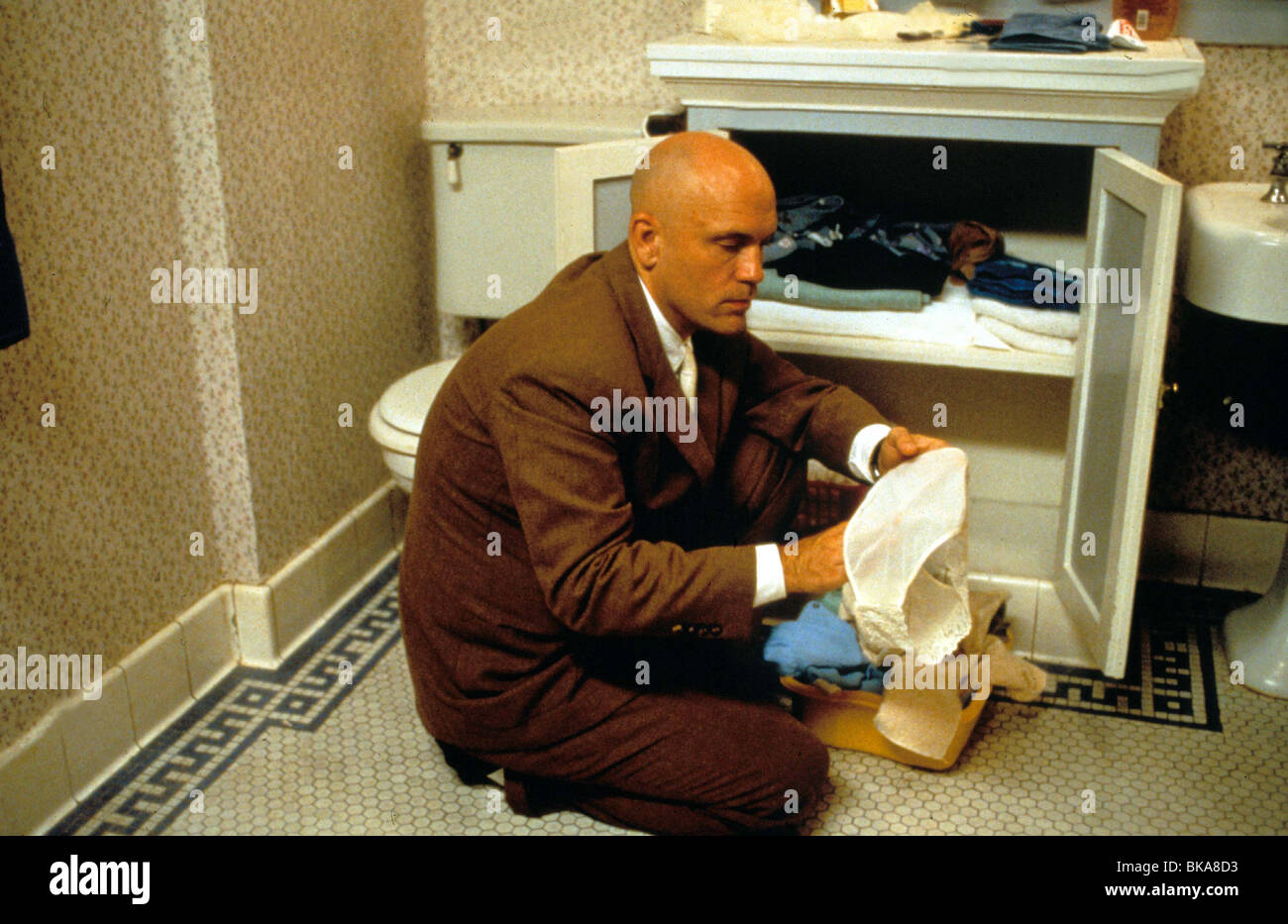 BEING JOHN MALKOVICH (1999) JOHN MALKOVICH BJMK 055 Stock Photo - Alamy