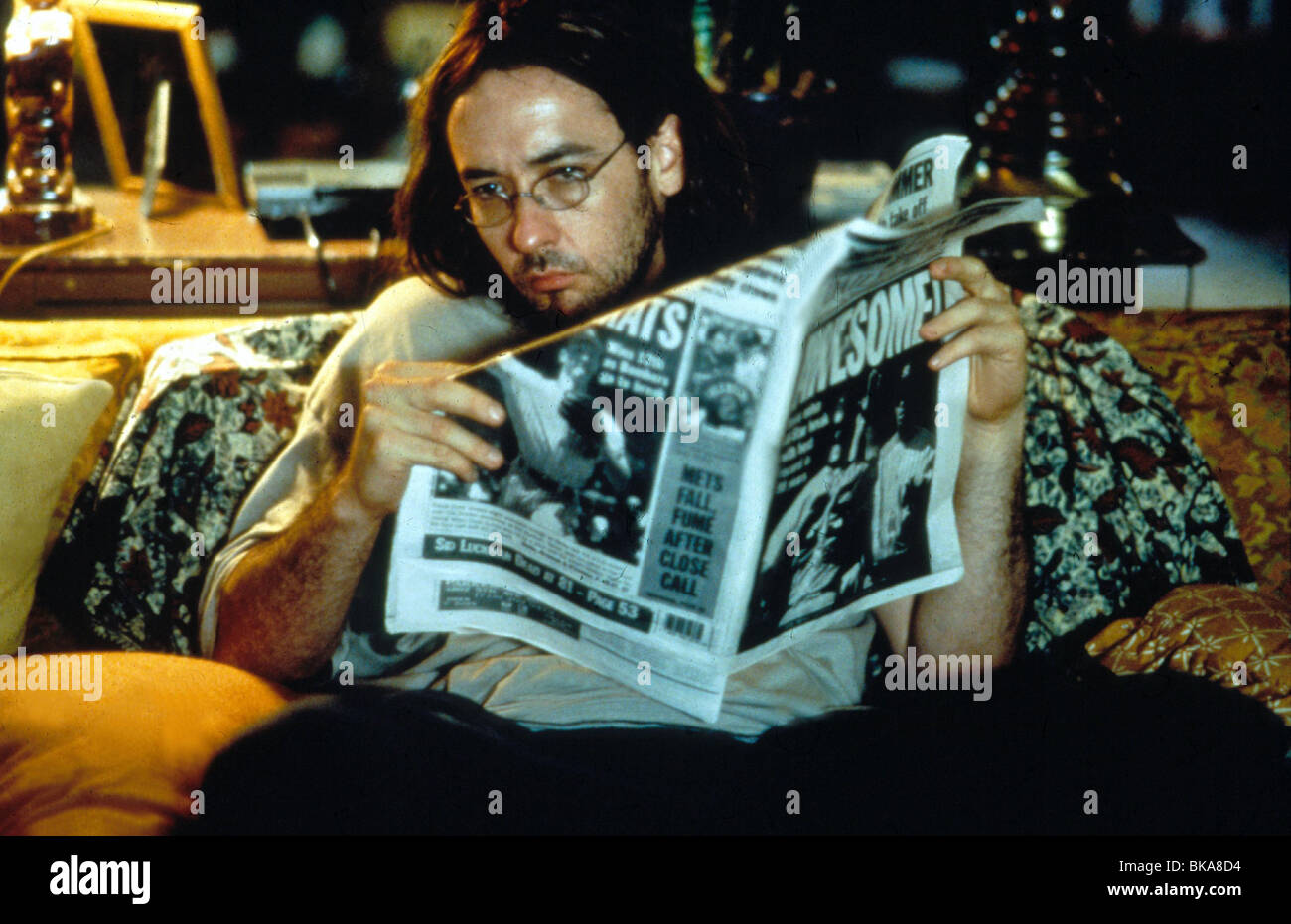 BEING JOHN MALKOVICH (1999) JOHN CUSACK BJMK 057 Stock Photo - Alamy