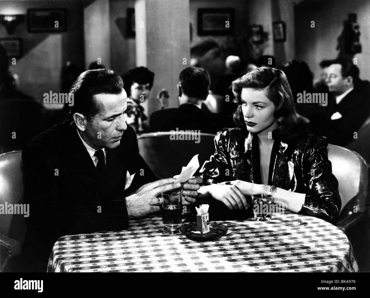 THE BIG SLEEP (1946) HUMPHREY BOGART, LAUREN BACALL TBSP 011P Stock ...