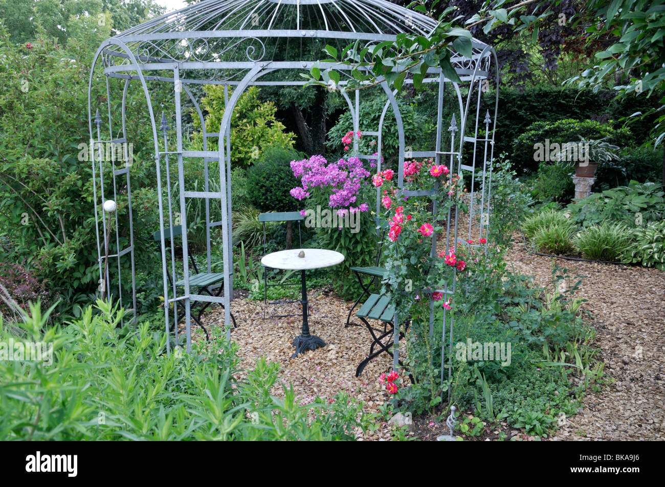 Seating area garden hi-res stock photography and images - Alamy