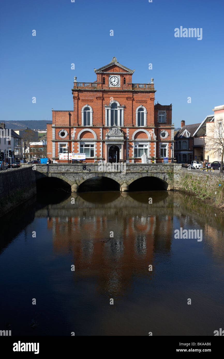 Newry Town Hall designed by William Batt on a birdge over the clanrye ...