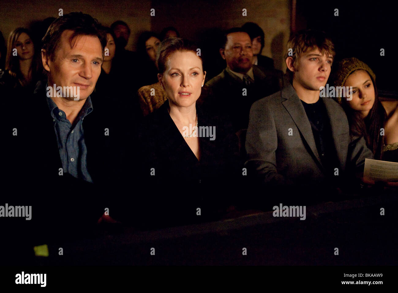 Chloe Year : 2009 - USA / Canada Director : Atom Egoyan Liam Neeson, Julianne Moore, Max ...