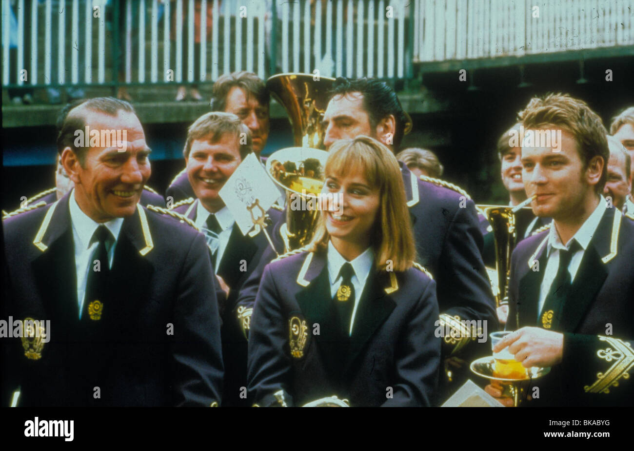 BRASSED OFF (1996) PETE POSTLETHWAITE, TARA FITZGERALD, EWAN MCGREGOR ...