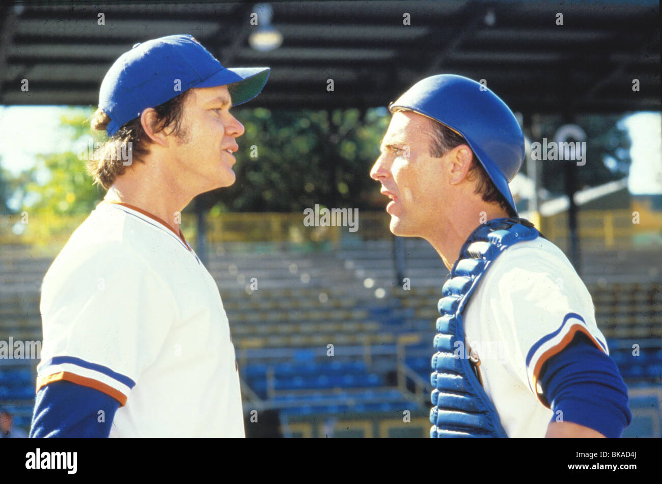 BULL DURHAM (1988) TIM ROBBINS, KEVIN COSTNER BUD 003 Stock Photo - Alamy