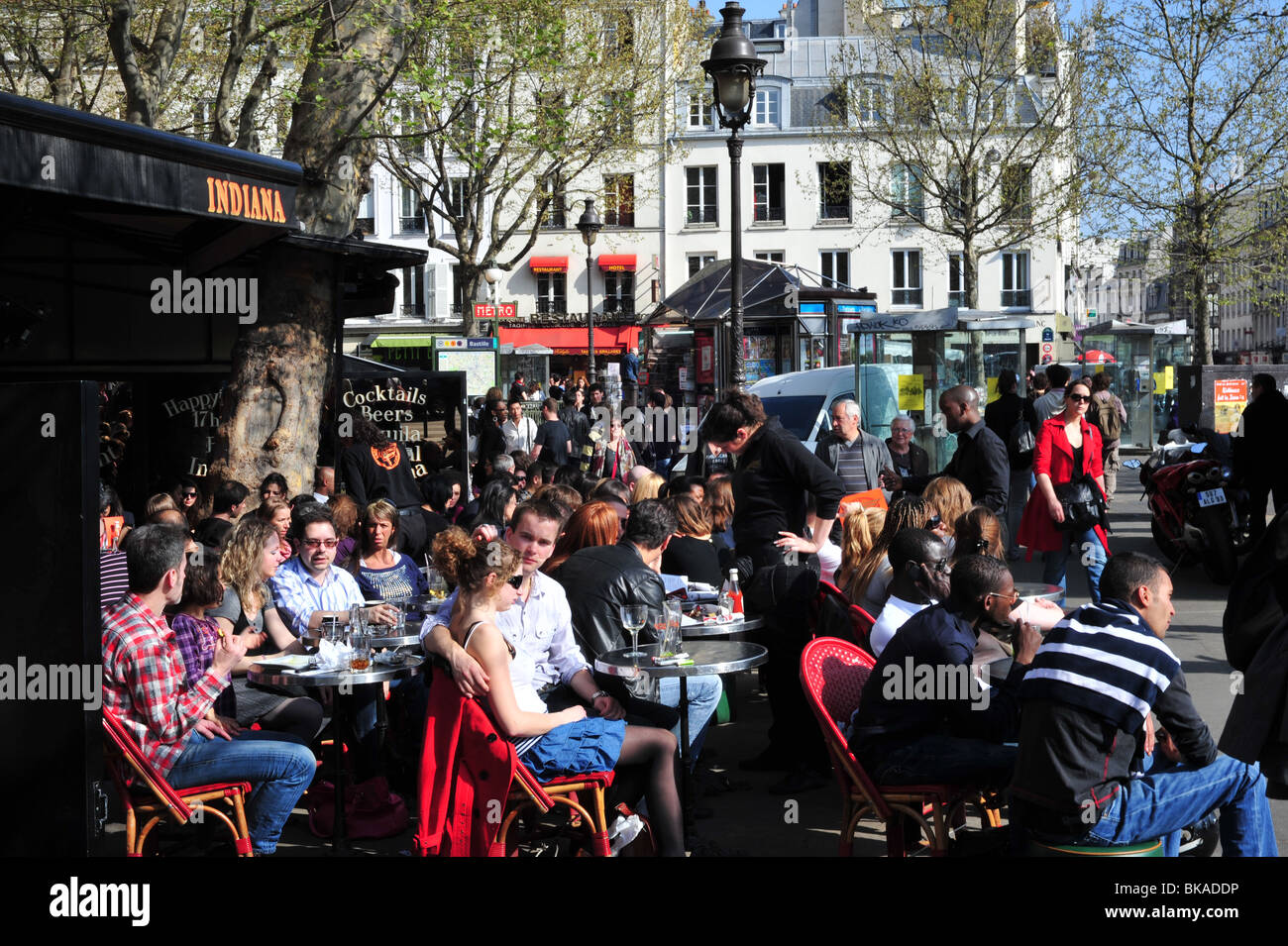 people eating at bistro, Paris Stock Photo - Alamy
