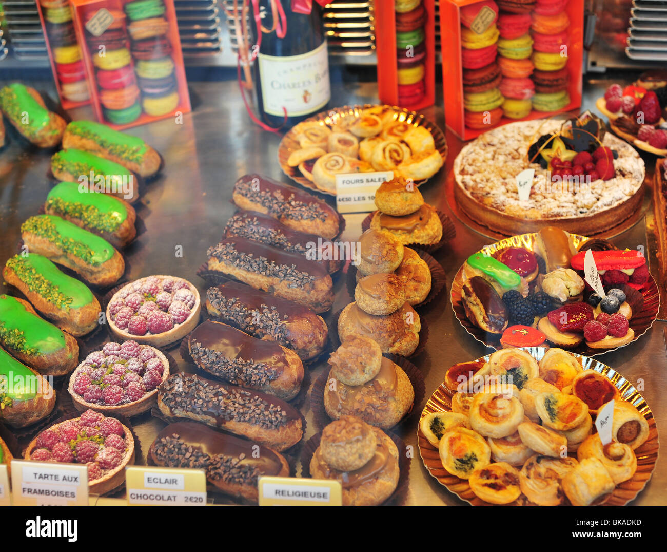 Patisserie window display in the 4th arrondissement of Paris France ...