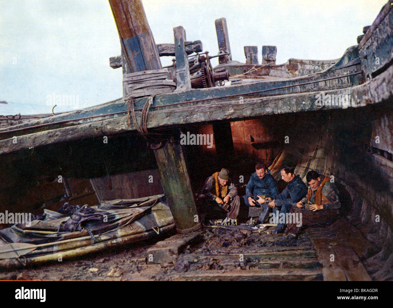 COCKLESHELL HEROES (1955) TREVOR HOWARD, DAVID LODGE, JOSE FERRER ...