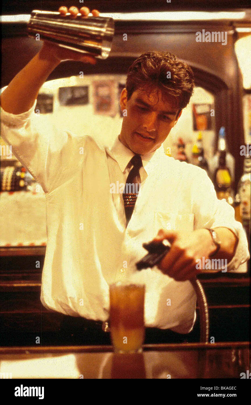 COCKTAIL (1988) TOM CRUISE POURING DRINKS CKT 001 Stock Photo - Alamy