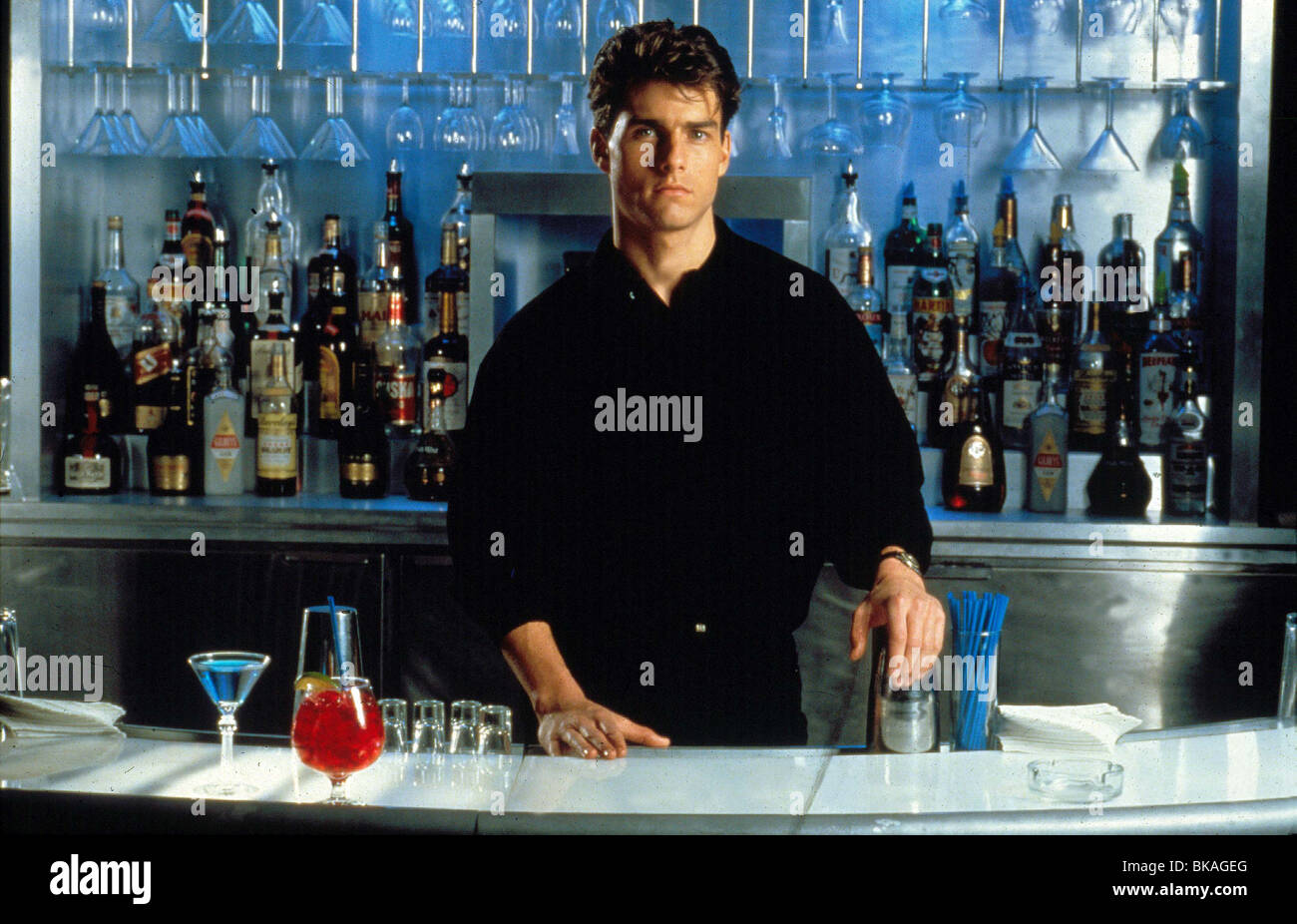 COCKTAIL (1988) TOM CRUISE COCKTAIL BAR CKT 011 L Stock Photo - Alamy