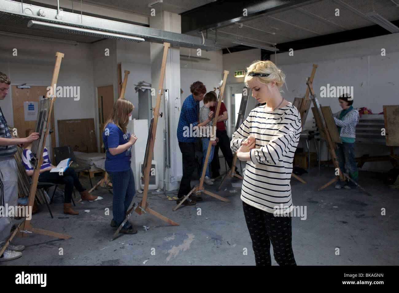 Drawing class posing model hi-res stock photography and images - Alamy