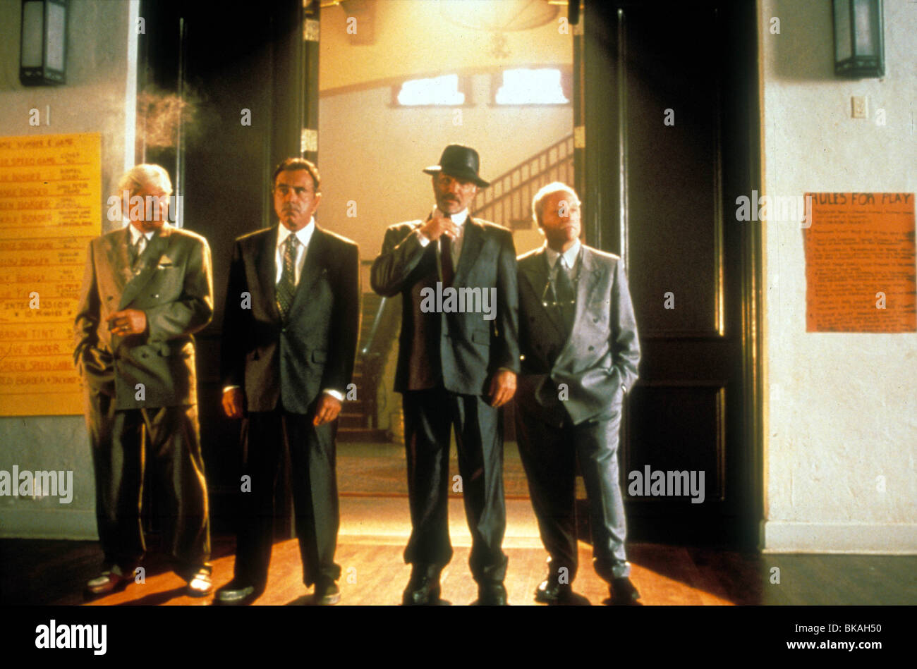 THE CREW (2000) SEYMOUR CASSEL, DAN HEDAYA, BURT REYNOLDS, RICHARD ...