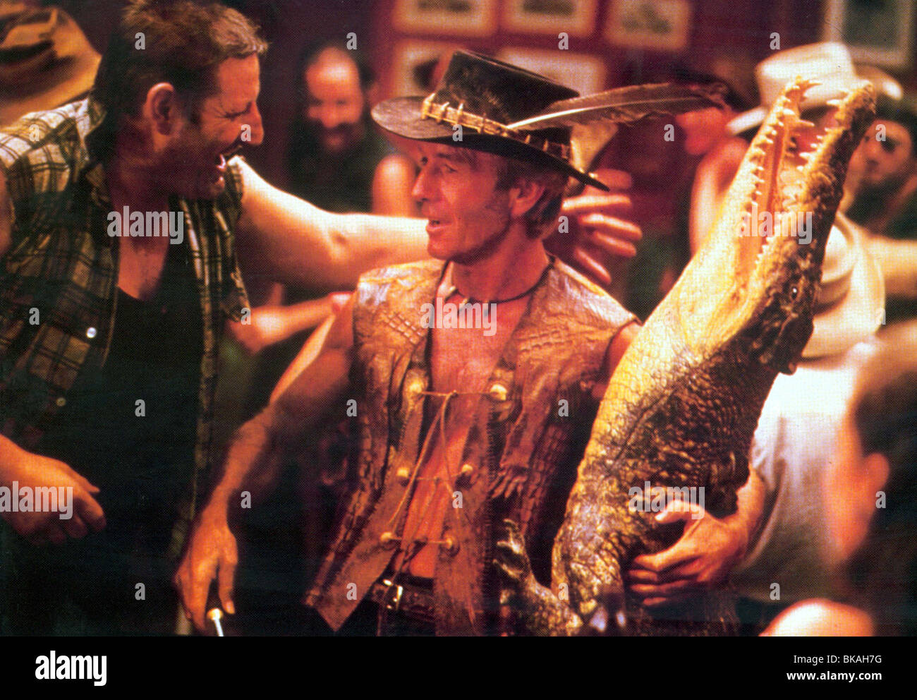 CROCODILE DUNDEE (1986) PAUL HOGAN CRCD 002FOH Stock Photo - Alamy