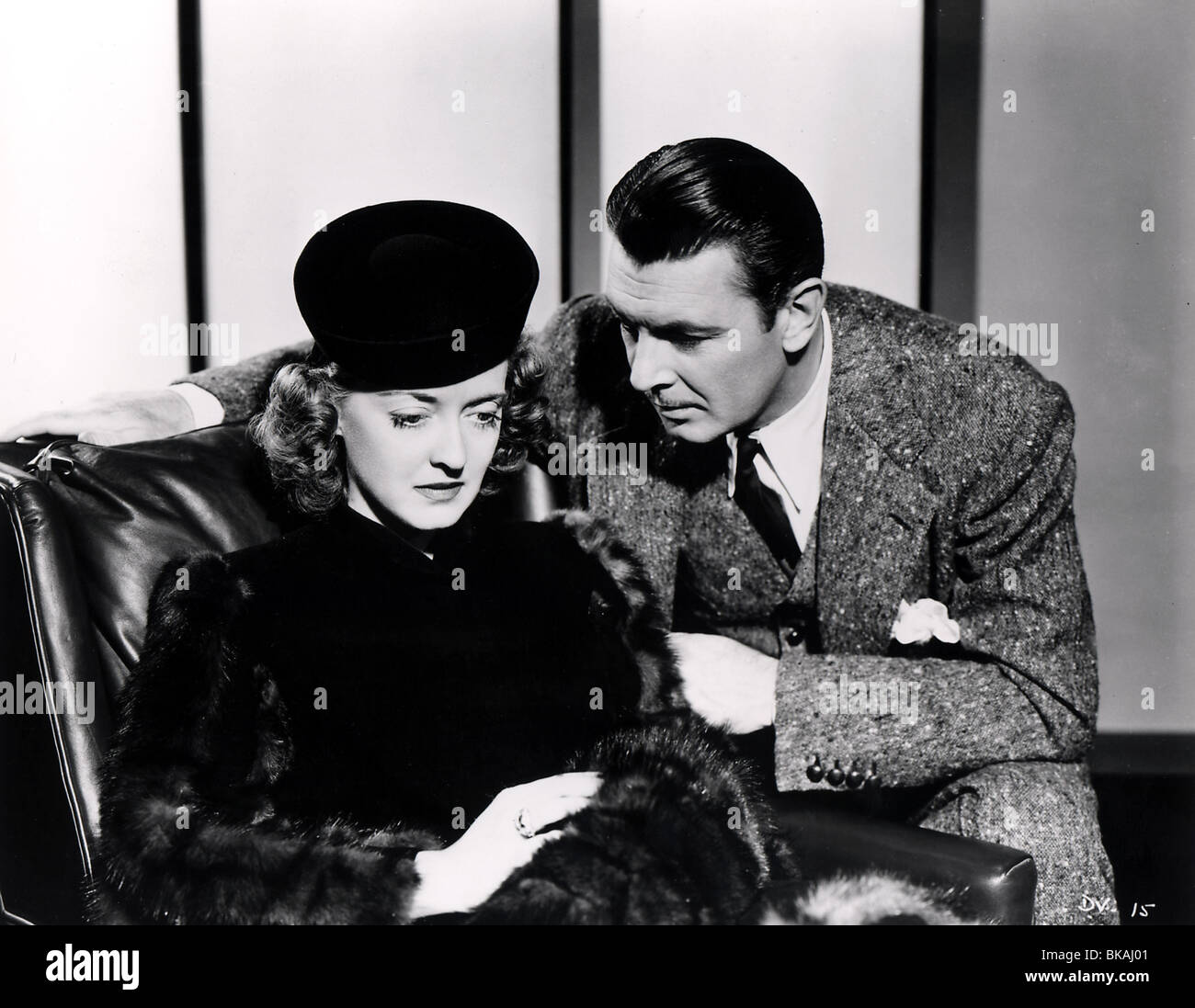 DARK VICTORY (1939) BETTE DAVIS, GEORGE BRENT DKV 024P Stock Photo - Alamy