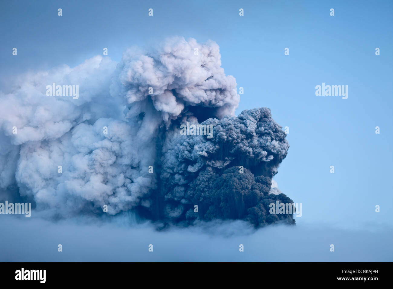 Eruption hi-res stock photography and images - Alamy