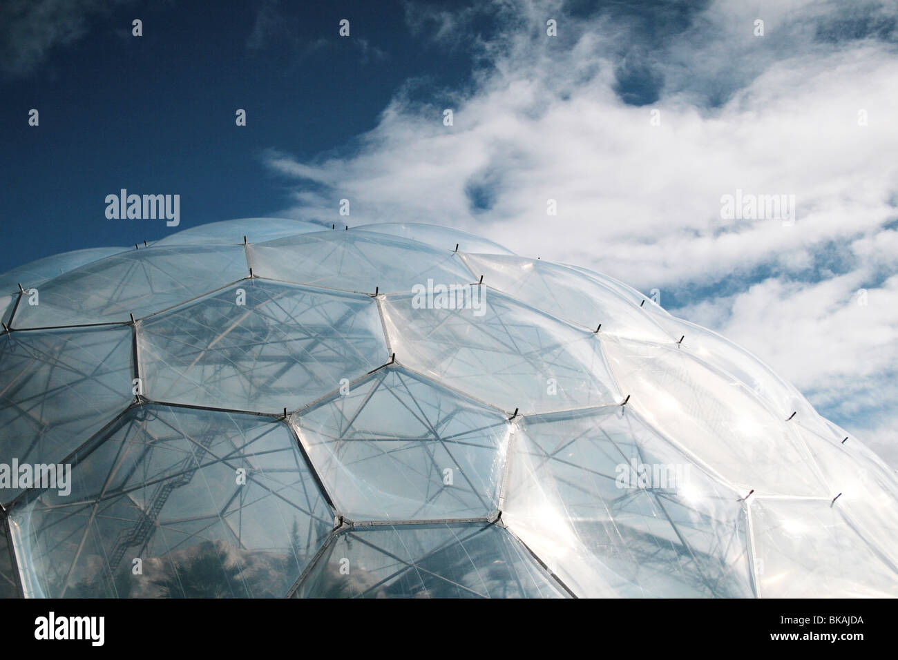 Eden project domes blue sky hi-res stock photography and images - Alamy