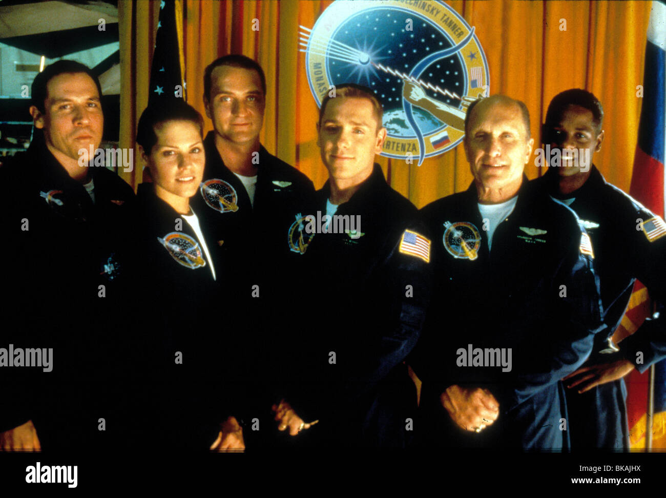 DEEP IMPACT (1998) JON FAVREAU, MARY McCORMACK, ALEXANDER BALUEV, RON ...