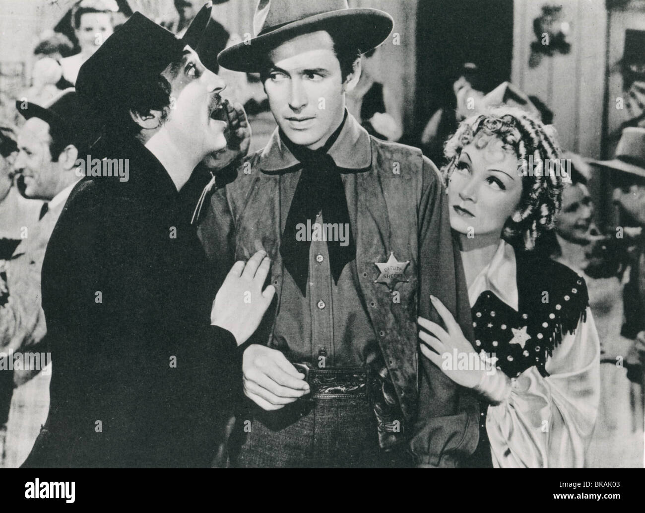 Marlene dietrich drag 013p moviestore collection ltd hi-res stock ...