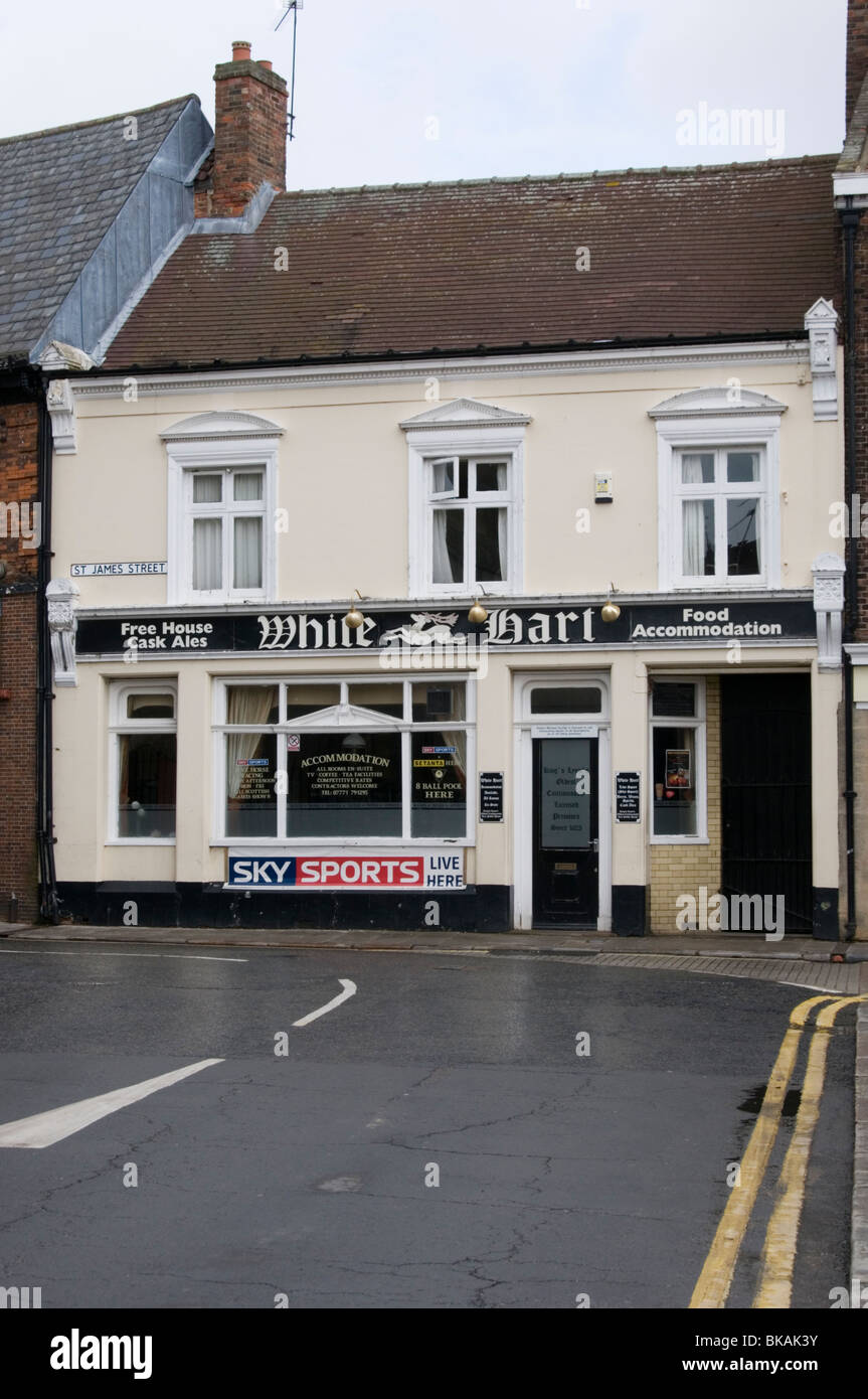 The white hart pub hi-res stock photography and images - Alamy