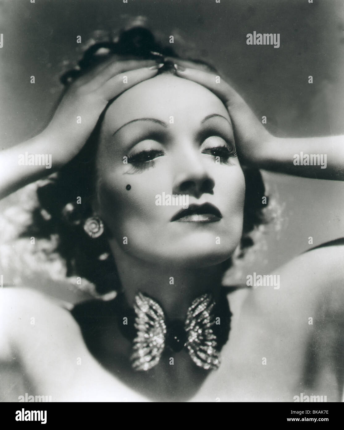 MARLENE DIETRICH PORTRAIT O/S DESTRY RIDES AGAIN MRLT 005P Stock Photo ...