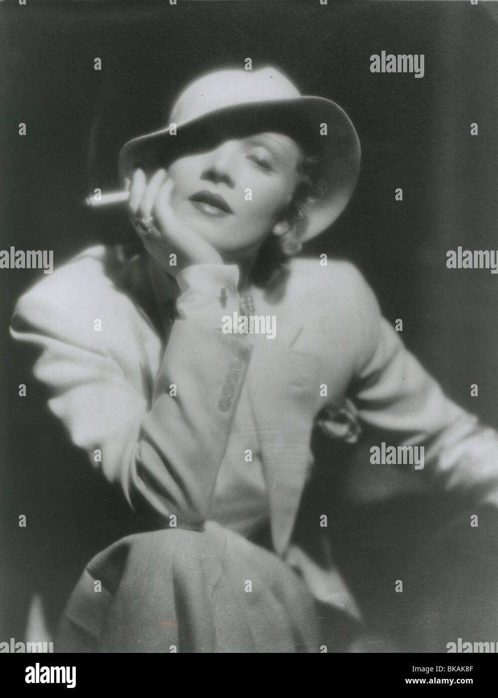 Marlene dietrich hi-res stock photography and images - Alamy