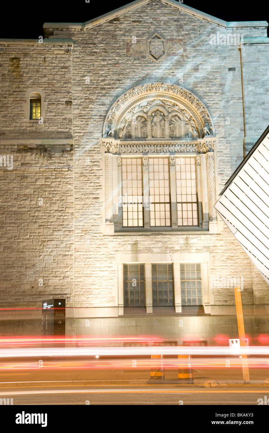 Night time view of the Royal Ontario Museum (ROM), Toronto, Canada ...