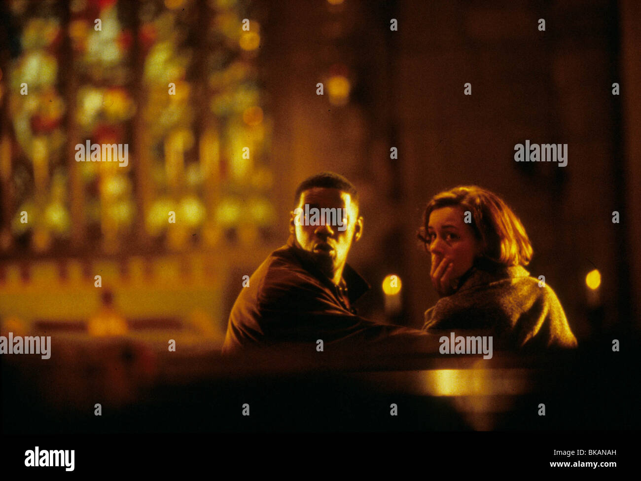 FALLEN (1998) DENZEL WASHINGTON, EMBETH DAVIDTZ FLLN 005 Stock Photo ...