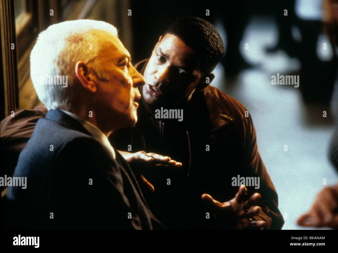 FALLEN (1998) DONALD SUTHERLAND, DENZEL WASHINGTON FLLN 014 Stock Photo ...