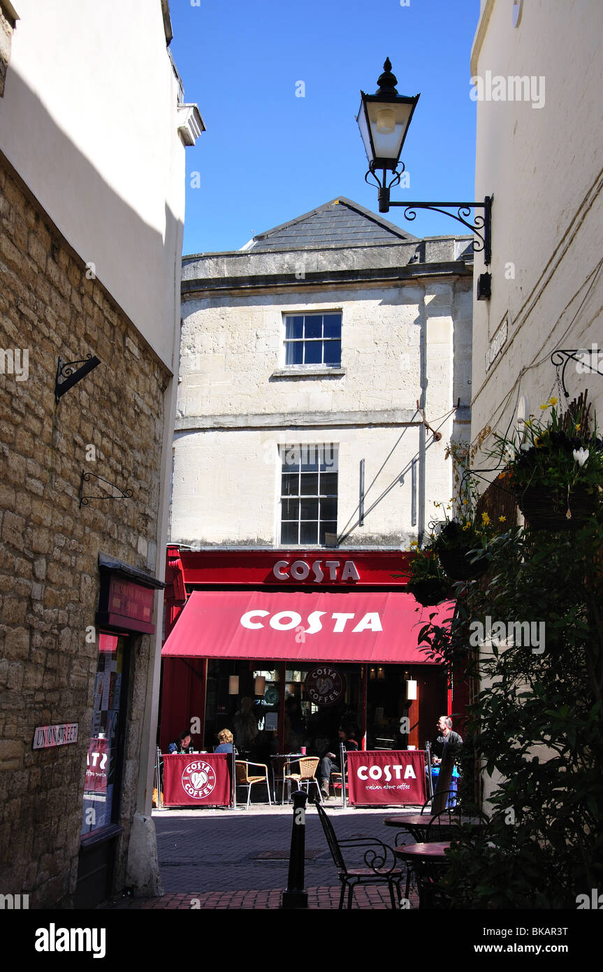 Middle High Street from Union Street, Stroud, Gloucestershire, England ...