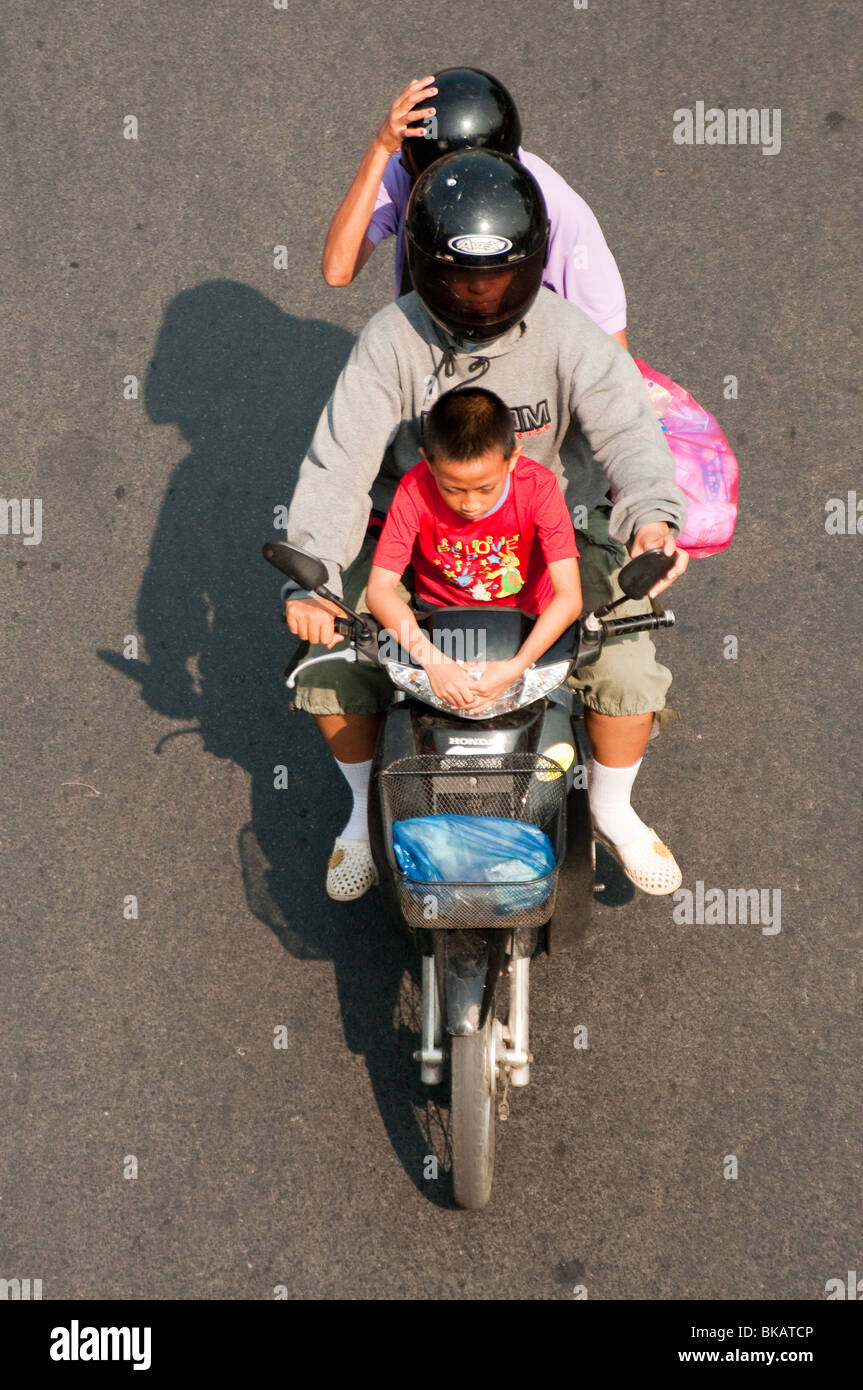 Family on motorcycle hi-res stock photography and images - Alamy