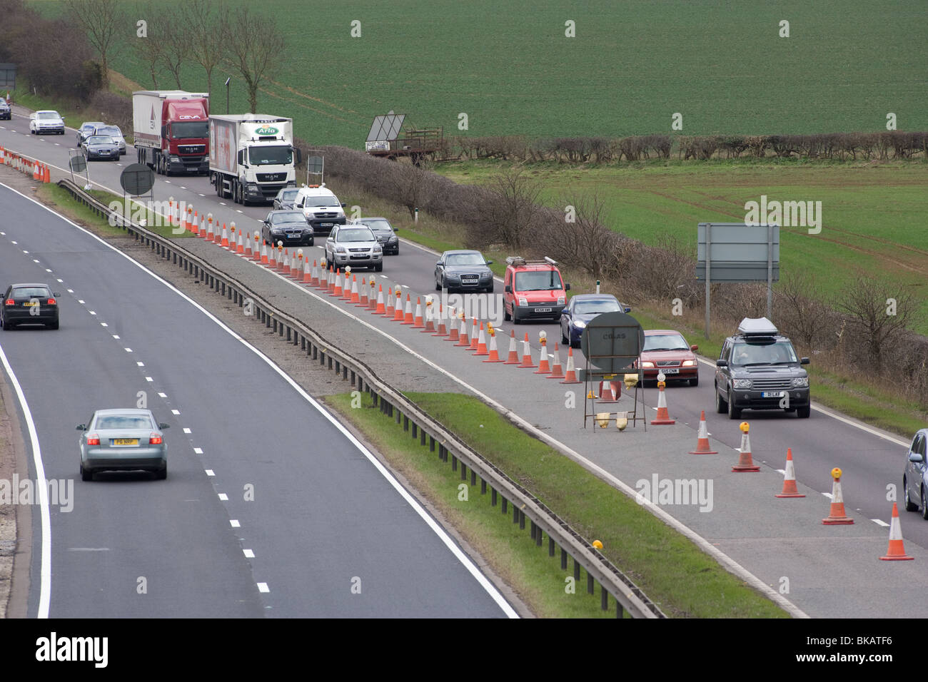Traffic queuing in a contraflow Stock Photo - Alamy
