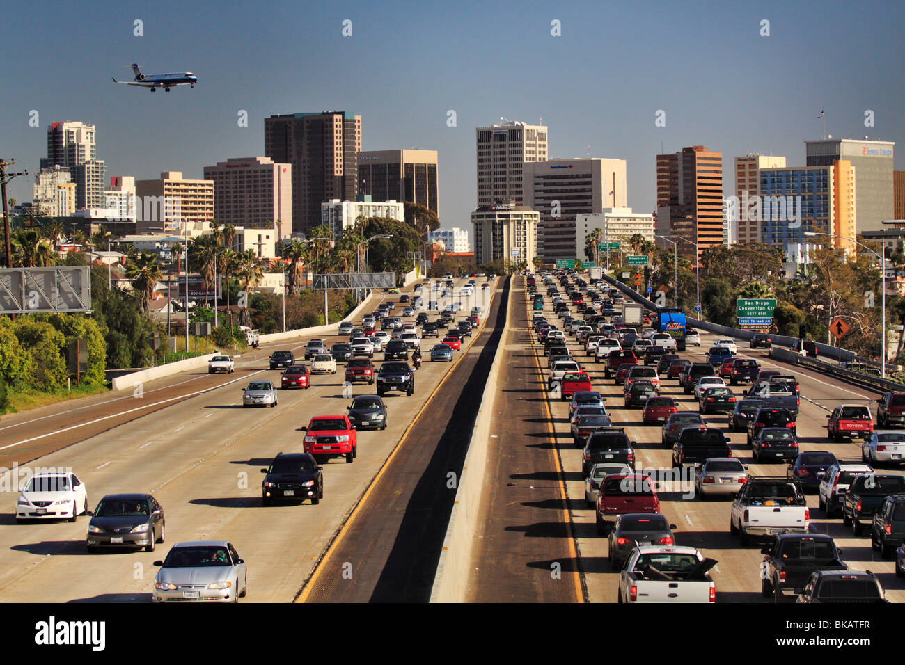 Traffic on Interstate highway 5 with jet airliner on final approach to ...
