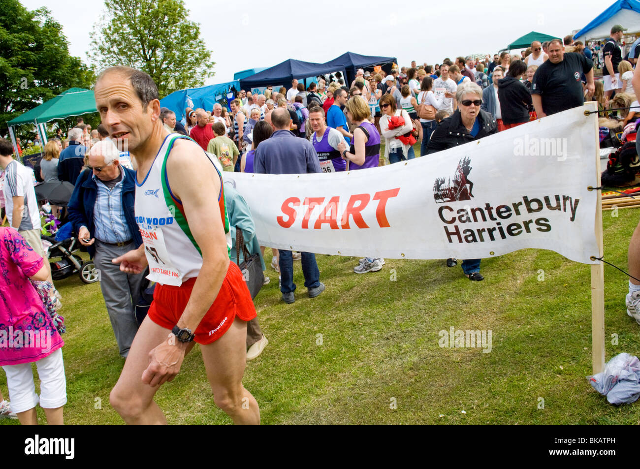 Runner 10km sign hi-res stock photography and images - Alamy