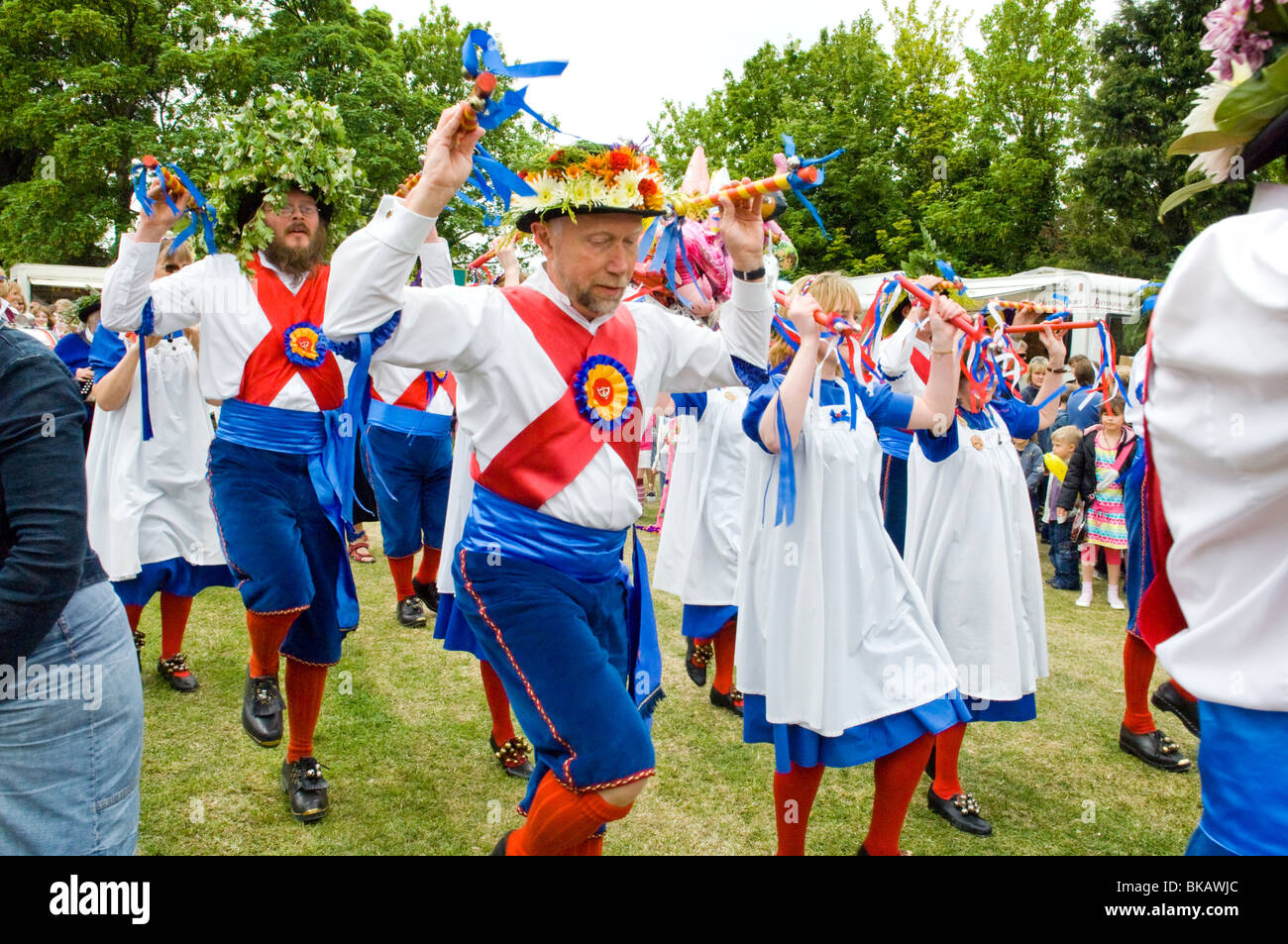 Morris_dancers hi-res stock photography and images - Alamy