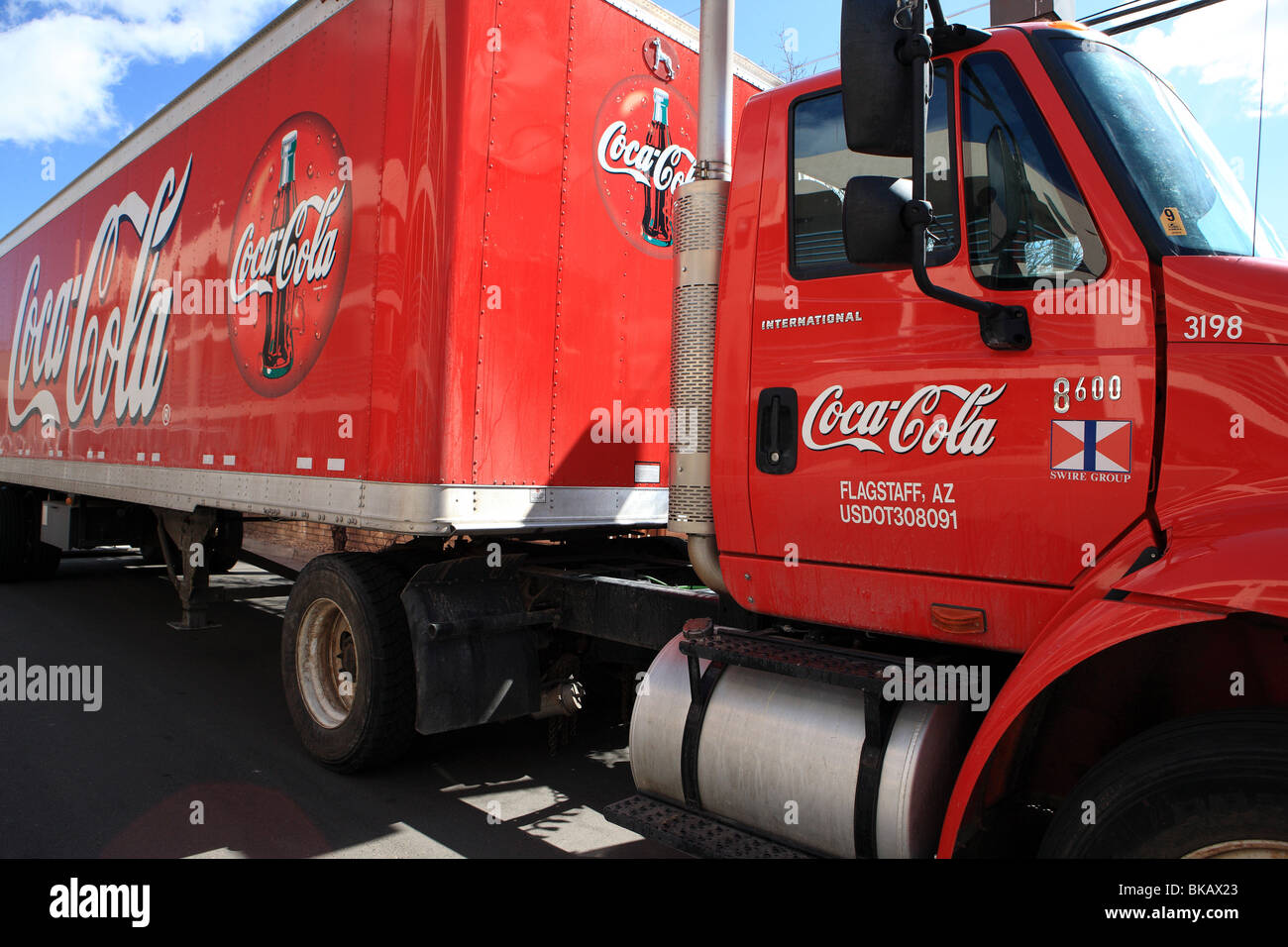 Coke delivery truck us hi-res stock photography and images - Alamy