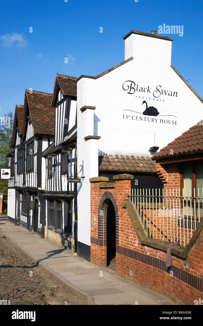 Black swan pub york hi-res stock photography and images - Alamy