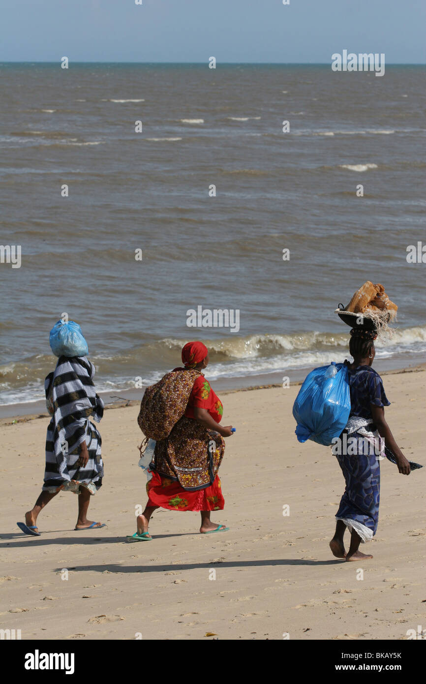 Women on ocean beach hi-res stock photography and images - Alamy