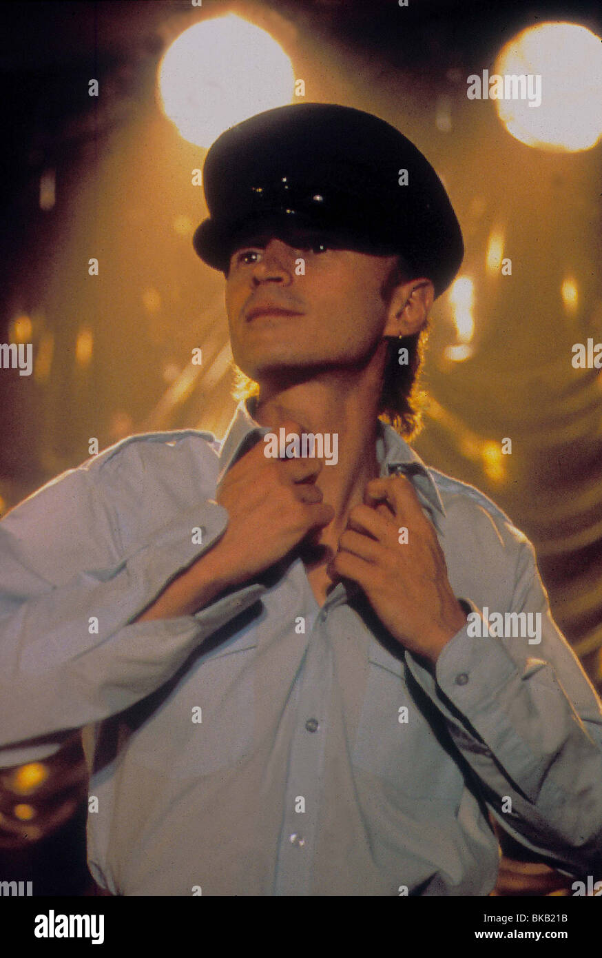 THE FULL MONTY (1997) ROBERT CARLYLE FMY 024 Stock Photo - Alamy