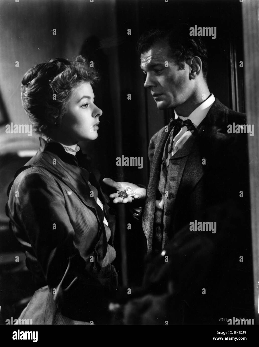 Gaslight and ingrid bergman hi-res stock photography and images - Alamy
