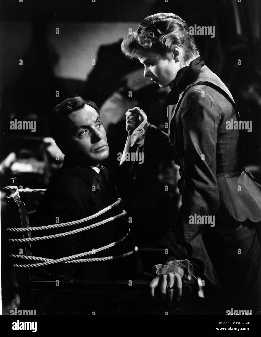 GASLIGHT (1944) CHARLES BOYER, INGRID BERGMAN GSL 025P Stock Photo - Alamy