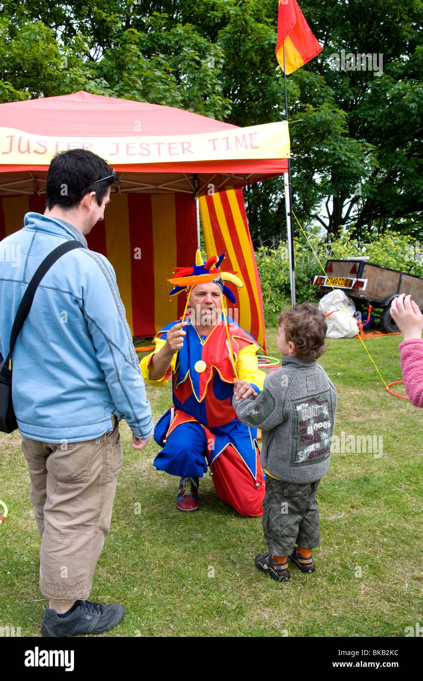Man spinning plates hi-res stock photography and images - Alamy