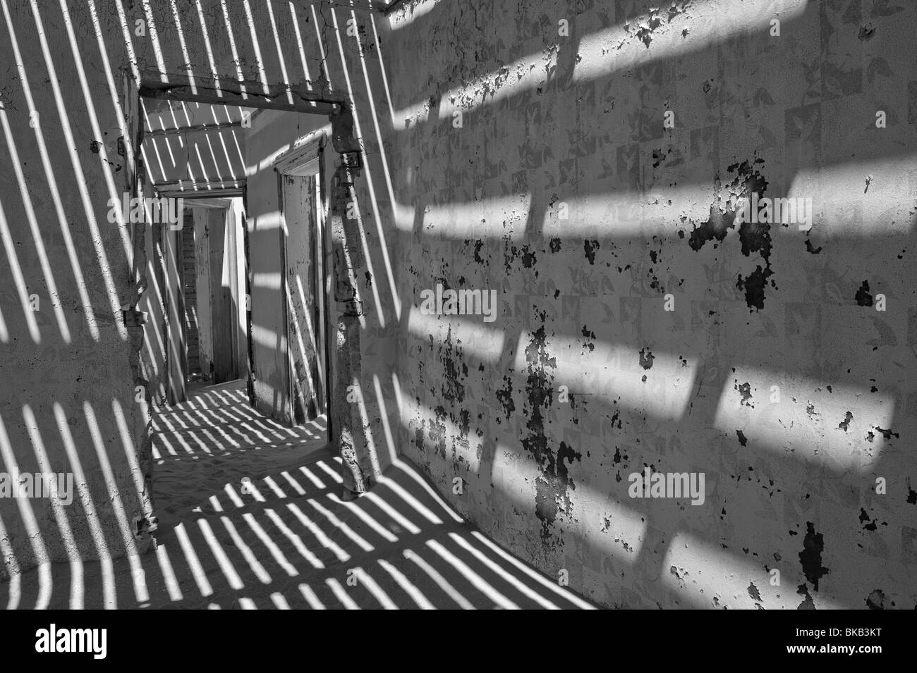 Walls shadows textures Black and White Stock Photos & Images - Alamy