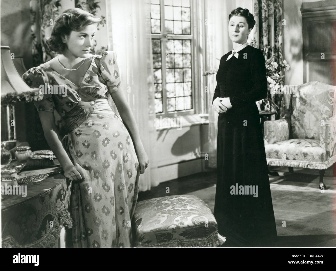 REBECCA (1940) JOAN FONTAINE, JUDITH ANDERSON RBCA 022P Stock Photo - Alamy