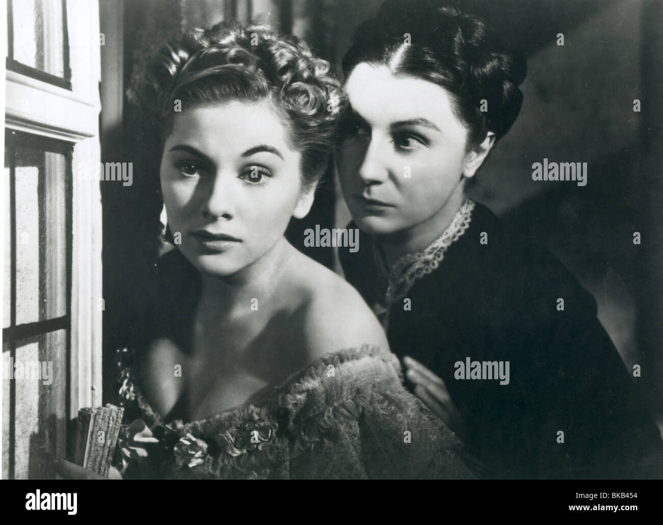 REBECCA (1940) JOAN FONTAINE, JUDITH ANDERSON RBCA 023P Stock Photo - Alamy