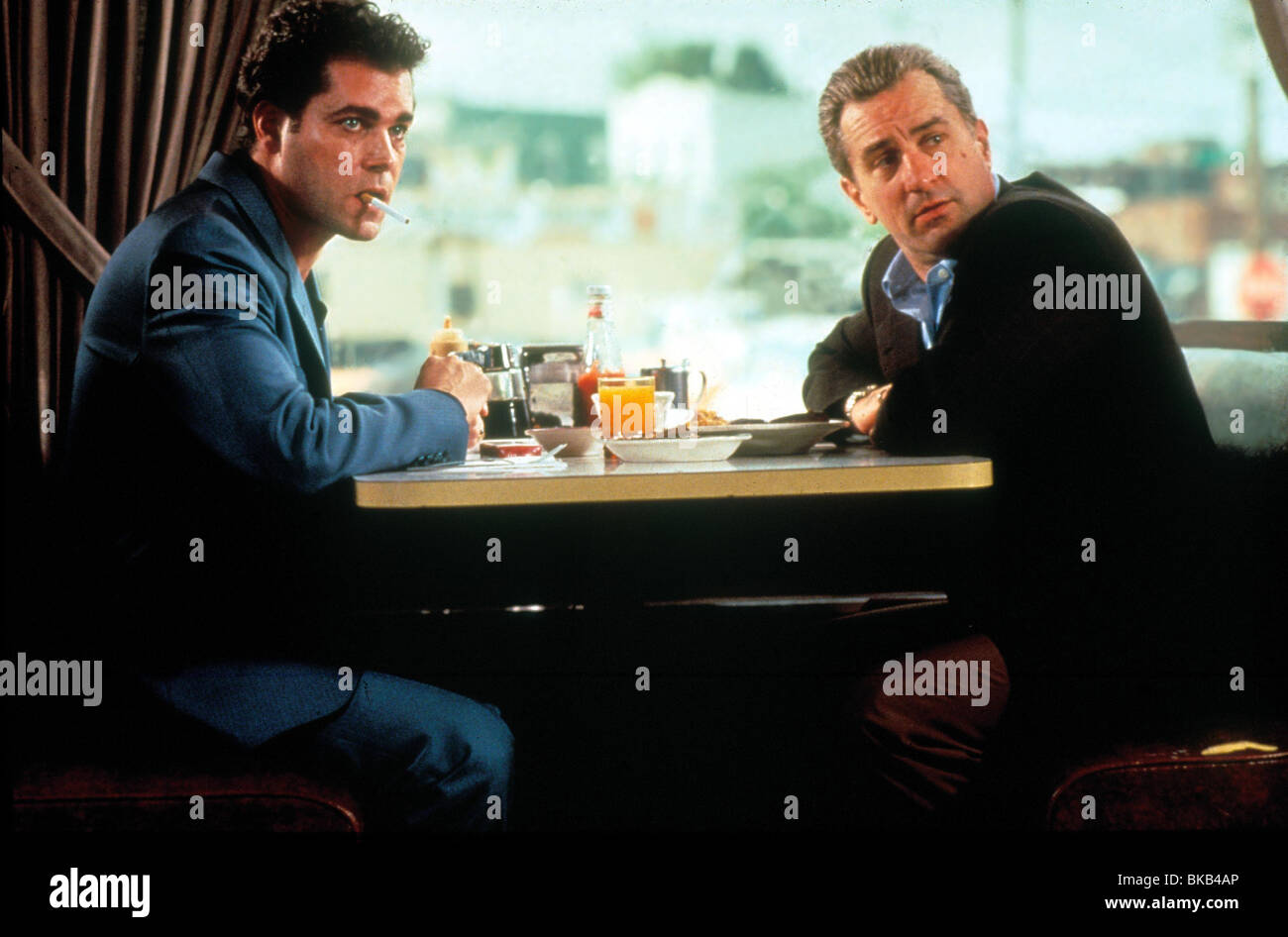 GOODFELLAS (1990) RAY LIOTTA, ROBERT DE NIRO GGDF 021 Stock Photo - Alamy